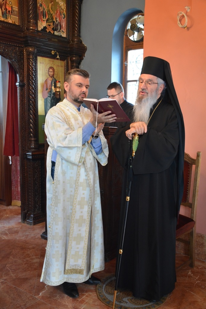 Епископ Јован служио бденије на Варошком гробљу :: СРПСКА ПРАВОСЛАВНА ...